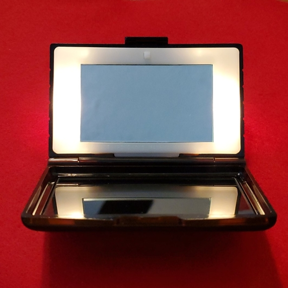 Vintage | Accessories | Vintage Hong Kong Light Up Compact Mirror ...